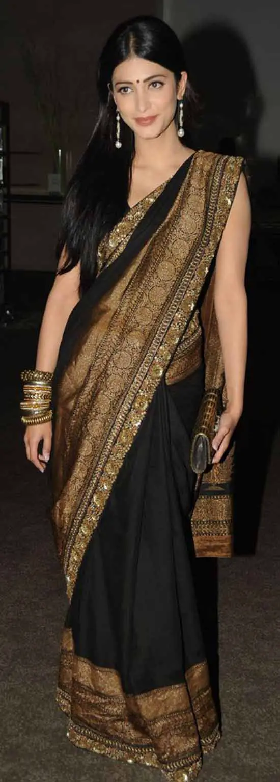 20 Most Beautiful Pics Of Shruti Hassan In Saree