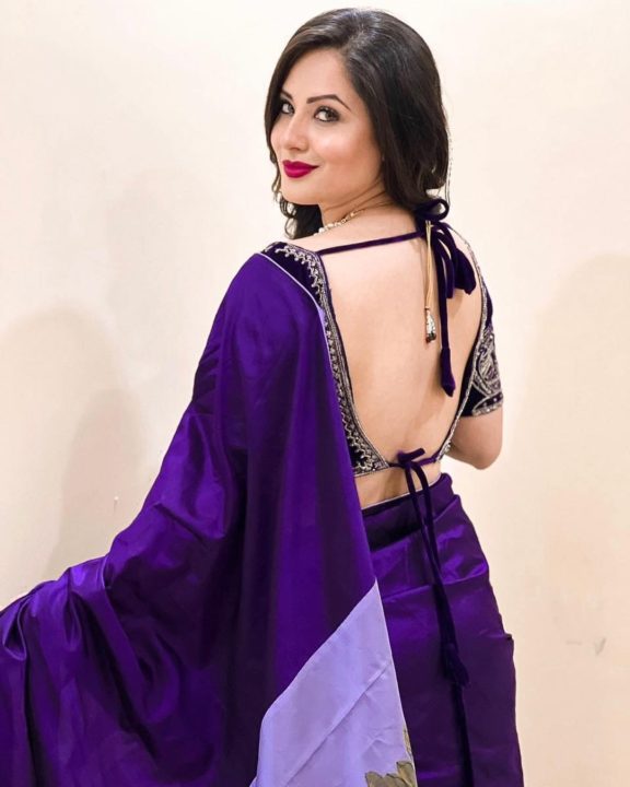 25 Simple Strip Backless Blouse Designs In 2026