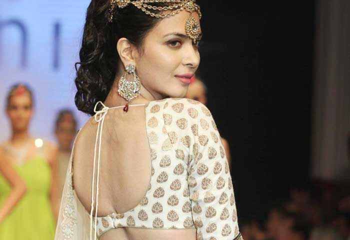 25 Trendy Backless Blouse Designs For Sensual Appeal