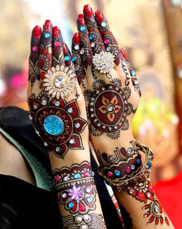 20 Beautiful Glitter Mehndi Designs for Every Occasion