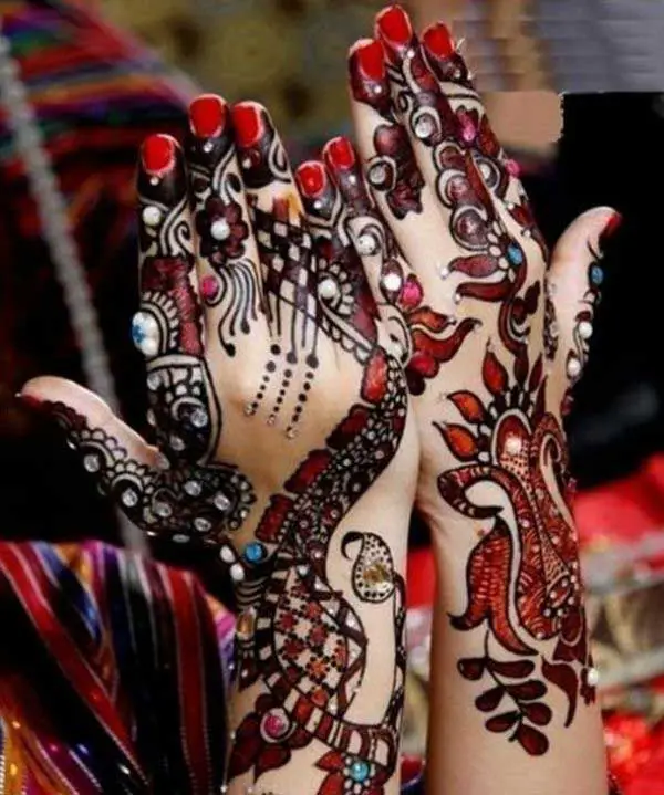 20 Beautiful Glitter Mehndi Designs for Every Occasion