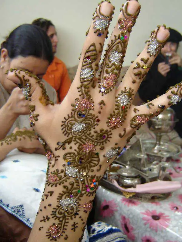 20 Beautiful Glitter Mehndi Designs for Every Occasion
