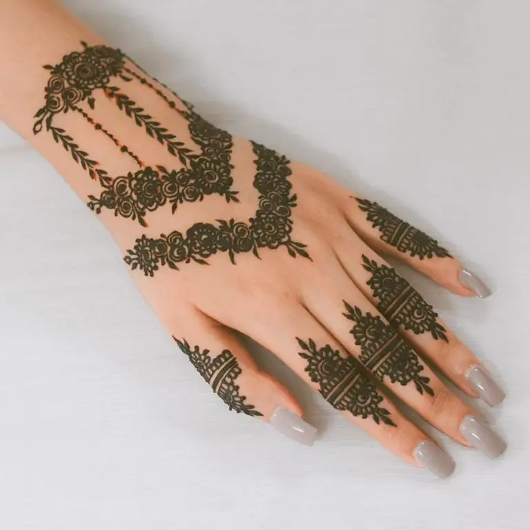 20 Latest & Beautiful Pakistani Mehndi Designs