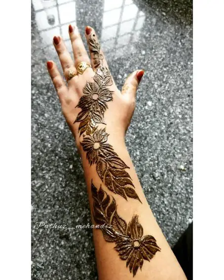 17 Latest and stylish one line Mehndi Designs for Hands