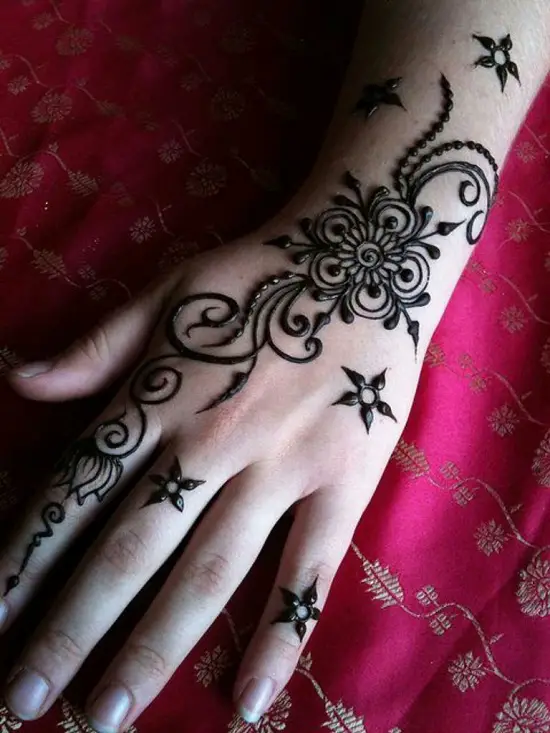 15 Best Black Mehndi Designs - Latest Collection