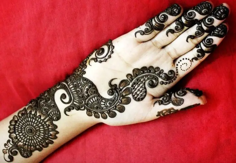 20 Latest and stylish one line Mehndi Designs for Hands