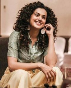 15 Amazing Hairstyles For Long Curly Hair