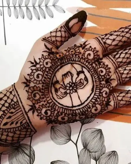 Top 20 Amazing simple circle mehndi Designs : Simple And Easy