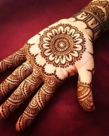 Top 20 Amazing simple circle mehndi Designs : Simple And Easy