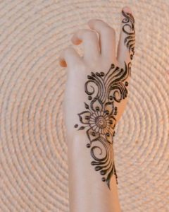 20 Simple And Easy Finger Mehndi Designs For Back Side