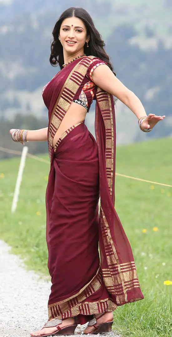 20 Most Beautiful Pics Of Shruti Hassan In Saree