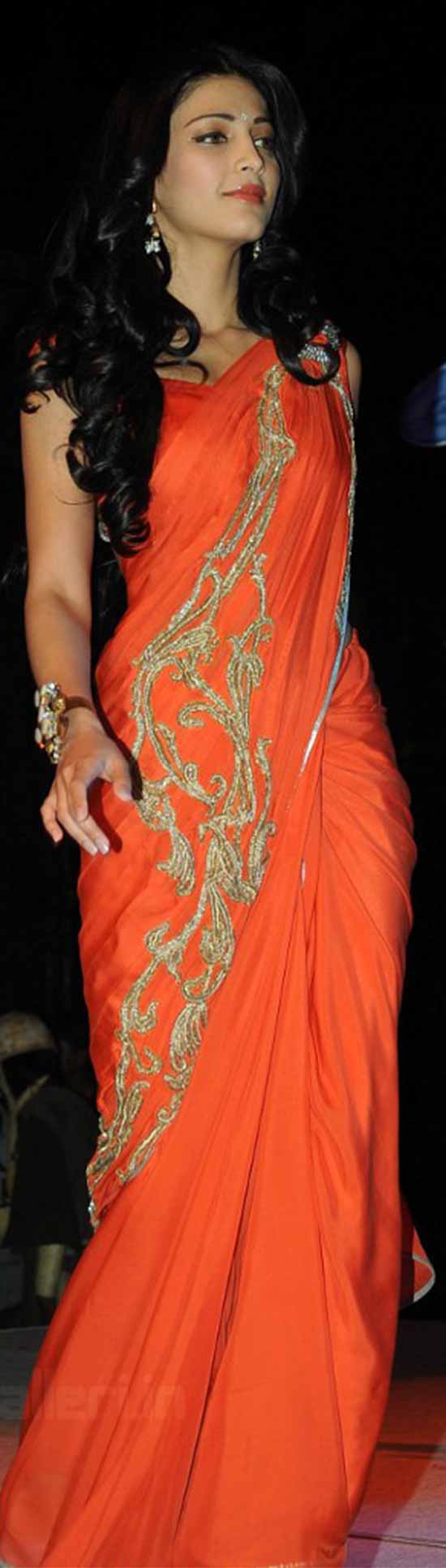 20 Most Beautiful Pics Of Shruti Hassan In Saree