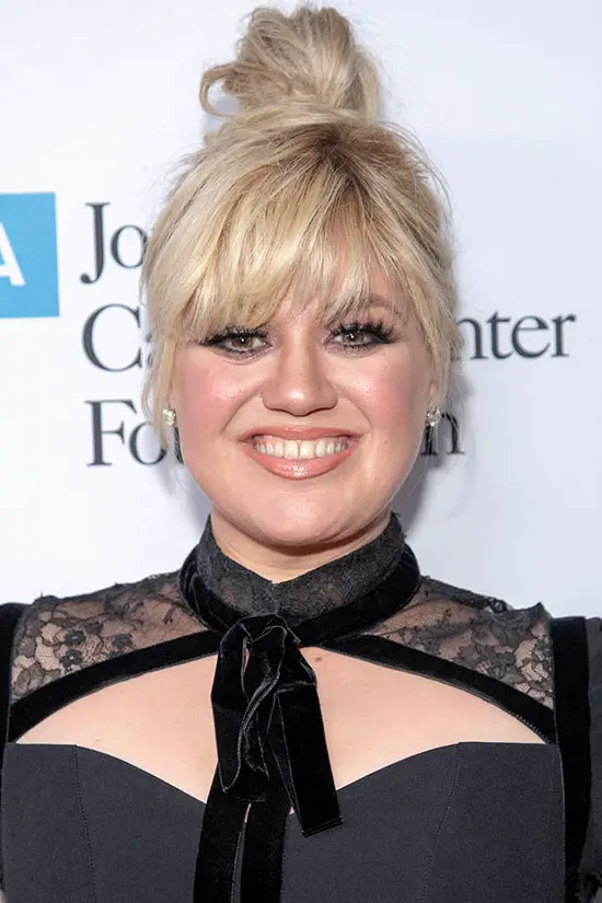 16 Kelly Clarkson Hairstyles That Will Give You A Fresh New Look