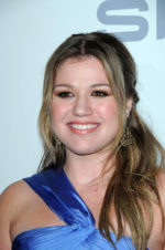 16 Kelly Clarkson Hairstyles That Will Give You A Fresh New Look