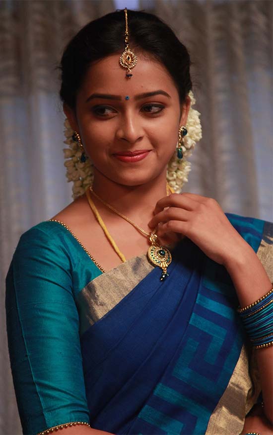 13 Beautiful Pics of Sri Divya in Saree