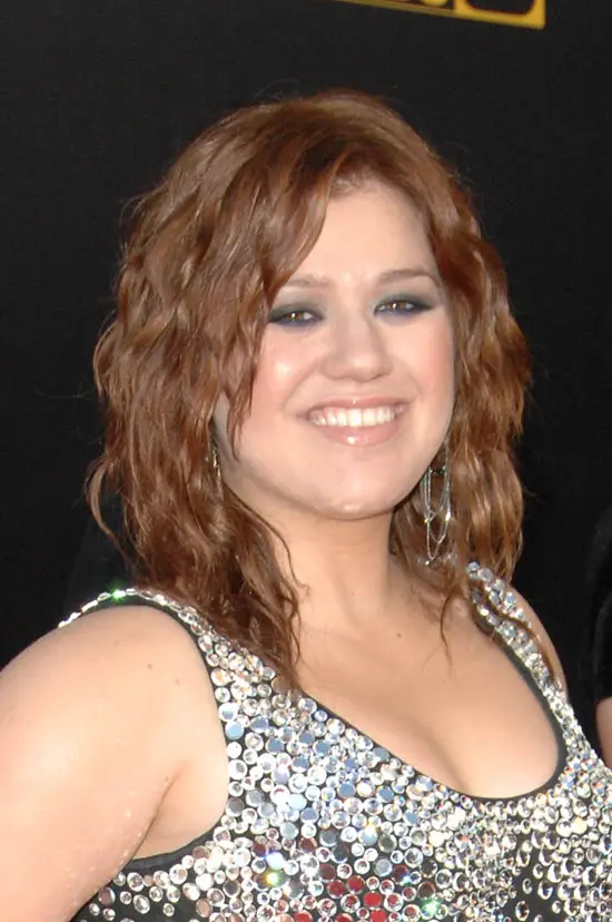 16 Kelly Clarkson Hairstyles That Will Give You A Fresh New Look