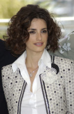 Top 24 Penelope Cruz Hairstyles & Haircuts Ideas For You To Try