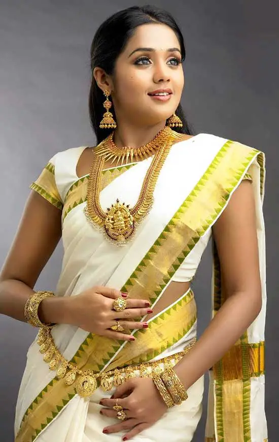 15 Kerala Wedding Sarees & Blouse Designs