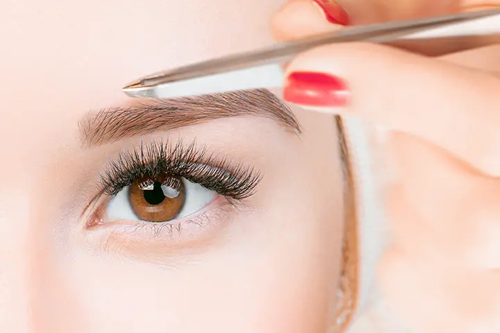 How To Tweeze Your Eyebrows Perfectly At Home?