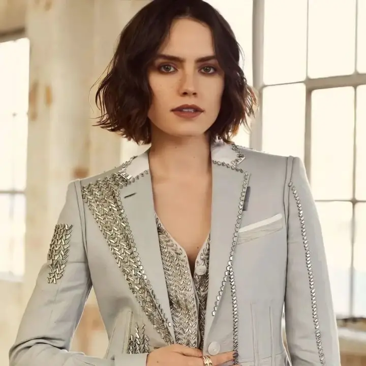 Daisy Ridley – Height, Weight, Age, Movies & Family – Biography