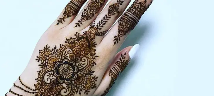 25 Simple Flower Mehndi Designs For All Occasions