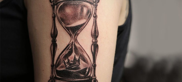 25 Beautiful Hourglass Tattoos Designs for Men and Women