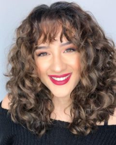 15 Best Haircuts For Small Foreheads