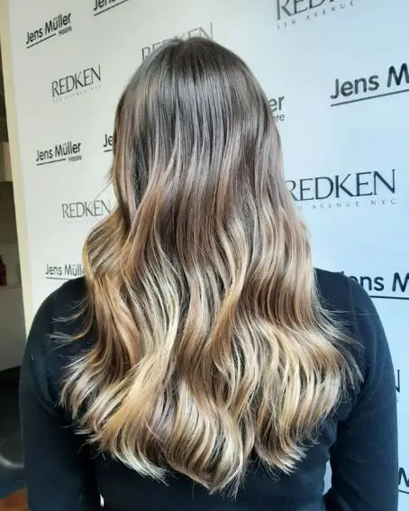 11 Best Hairstyles For Sagging Jawline