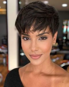 15 Best Haircuts For Small Foreheads