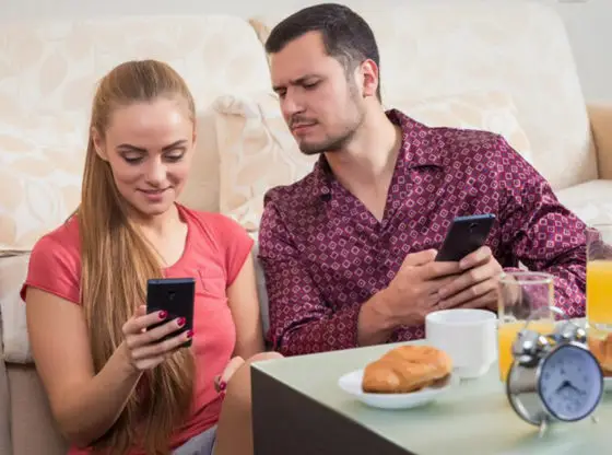 Is Your Cell Phone Ruining Your Relationship? 5 Tips To Resolve It