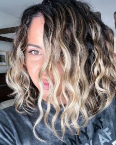 11 Best Hairstyles For Short Necks