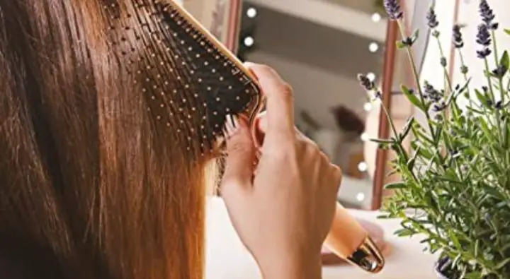 7 Best Brushes for Hair Extensions In 2023
