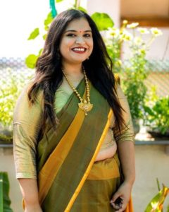 20 Trendy Fat Ladies Blouse Design For Fat Arms To Look Slim