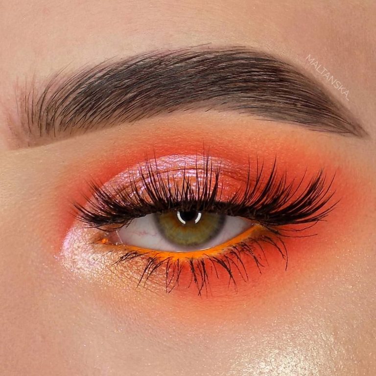 20 Bewitching Christmas Makeup Ideas For Captivating Green Eyes In 2026