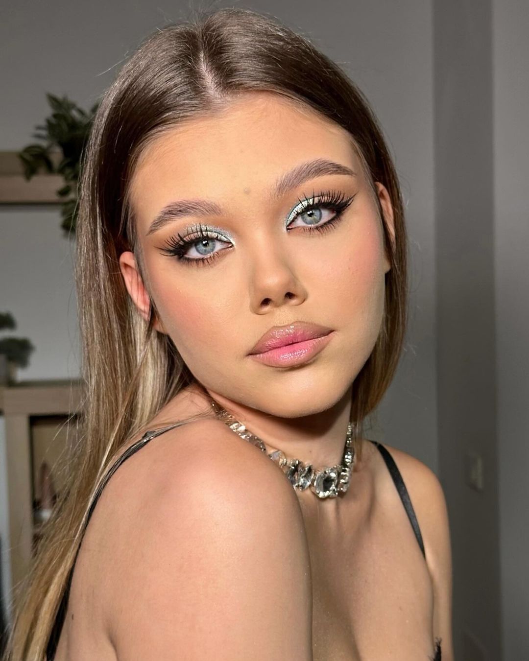 Unleash The Magic: Holiday Makeup Looks For Stunning Blue Eyes