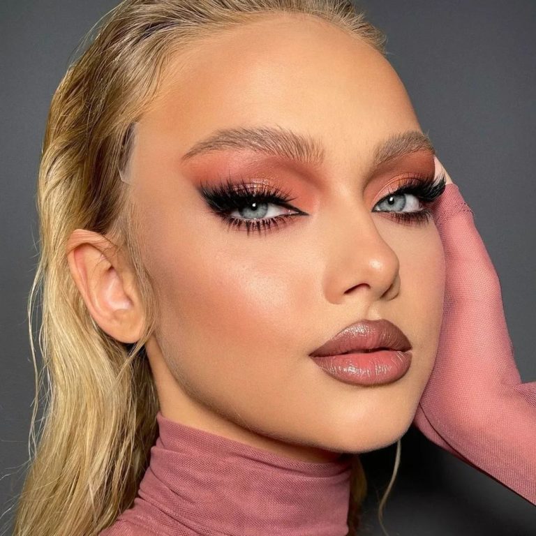 Unleash The Magic: Holiday Makeup Looks For Stunning Blue Eyes